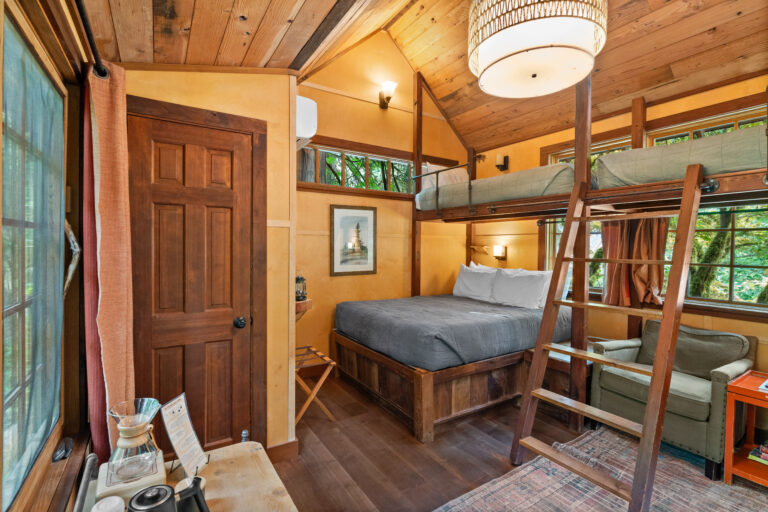 Upper Pond Treehouse at Treehouse Point - Nelson Treehouse