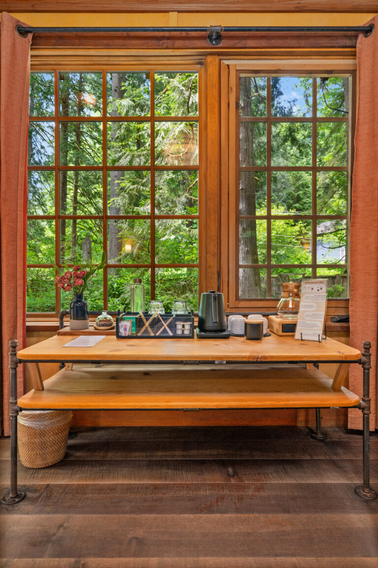Upper Pond Treehouse at Treehouse Point - Nelson Treehouse