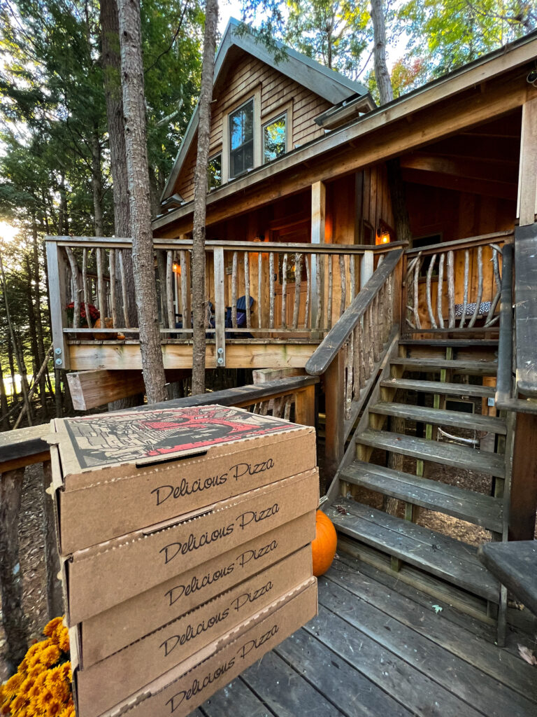 Fall Getaway at The Woods Treehouse - Nelson Treehouse