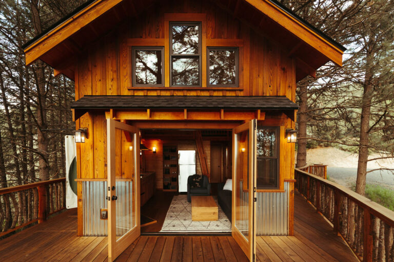 Elevated Hillside Haven in Eastern Washington - Nelson Treehouse