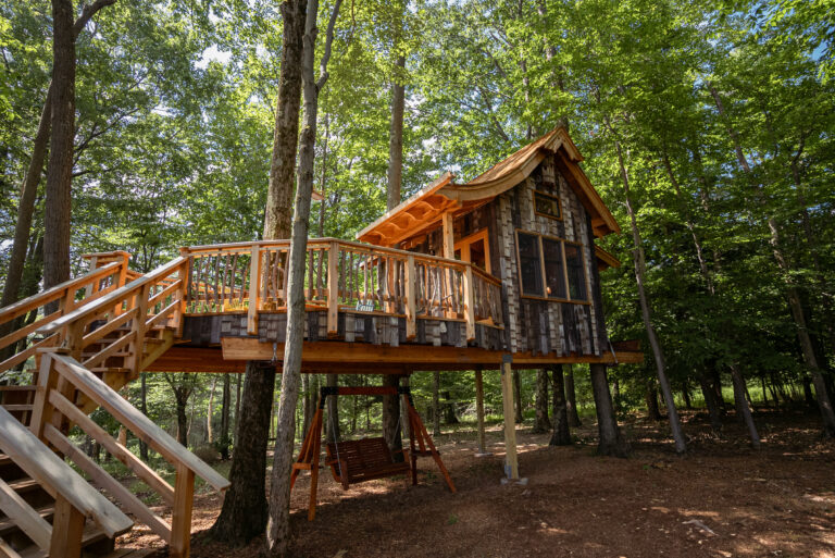 Amy Schumer’s Whimsical Treehouse - Nelson Treehouse
