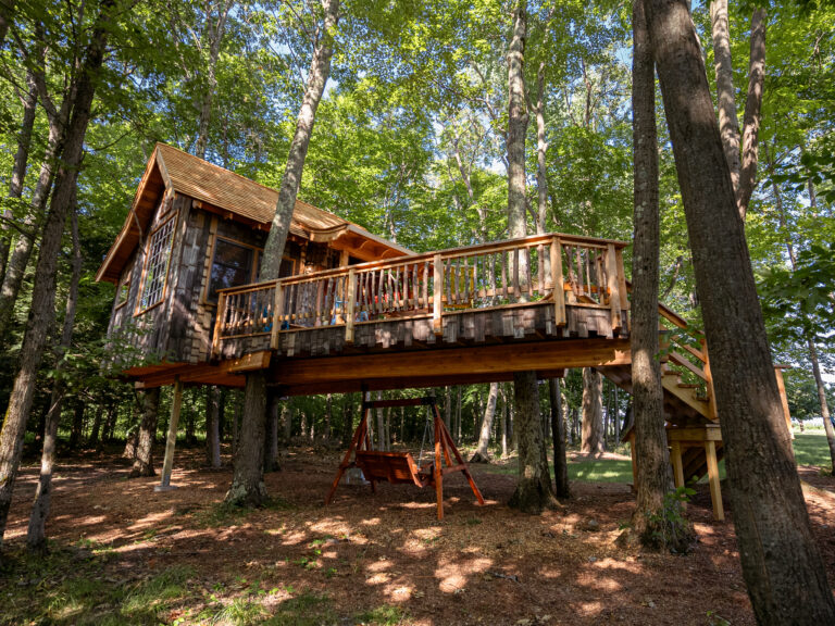 Amy Schumer’s Whimsical Treehouse - Nelson Treehouse