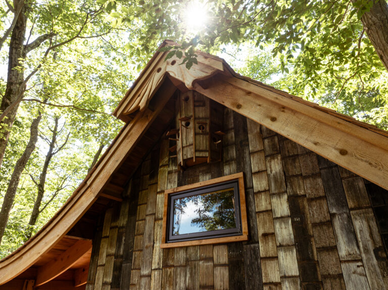 Amy Schumer’s Whimsical Treehouse - Nelson Treehouse