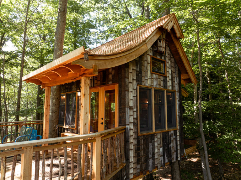 Amy Schumer’s Whimsical Treehouse - Nelson Treehouse