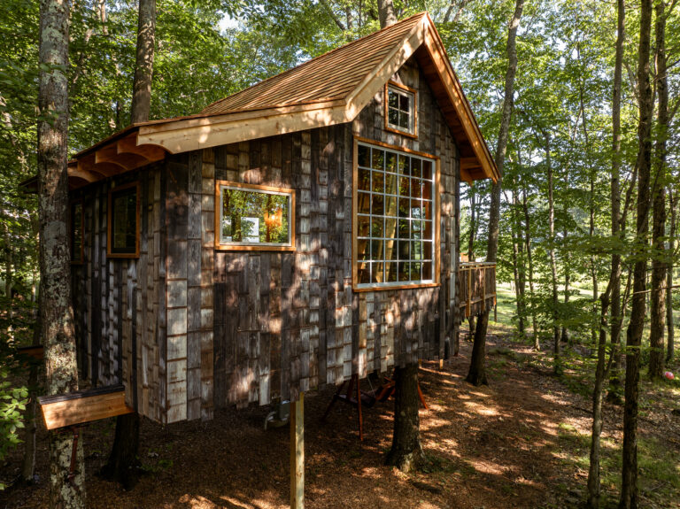 Amy Schumer’s Whimsical Treehouse - Nelson Treehouse