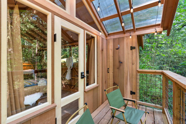 Hideaway: The Hidden Escape at Treehouse Point - Nelson Treehouse