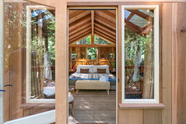 Hideaway: The Hidden Escape at Treehouse Point - Nelson Treehouse